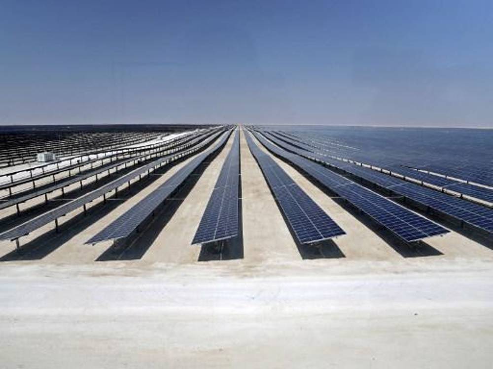 Qatar inaugura su primera planta de energía solar