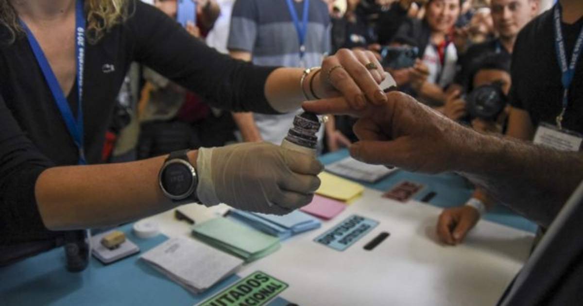 Guatemala: Eligen a puerta cerrada a magistrados del TSE