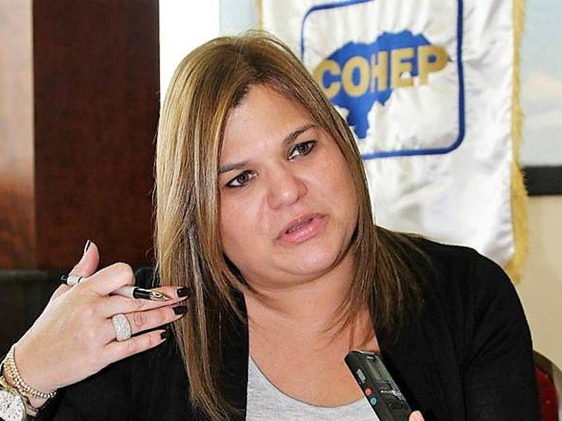 Aline Flores es galardonada en el Salón de la Fama de la Empresa Global ...