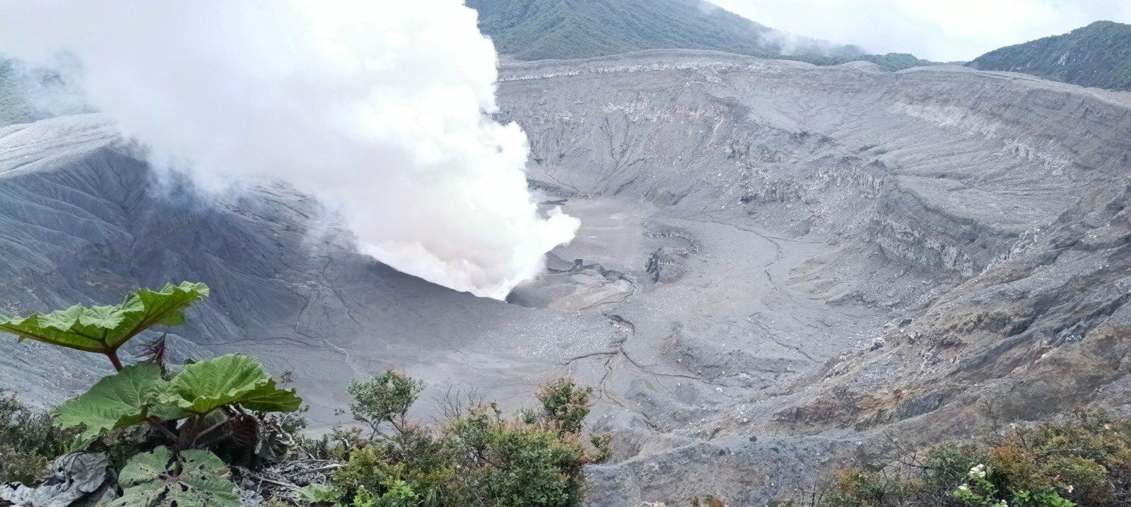 Costa Rica levanta la alerta en volcán Poás y reabrirá parque nacional